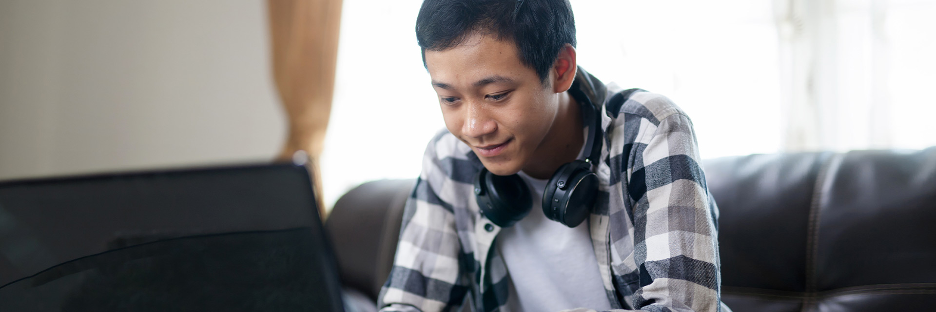 Synchronous and Asynchronous Online Classes – Which Works Best For You